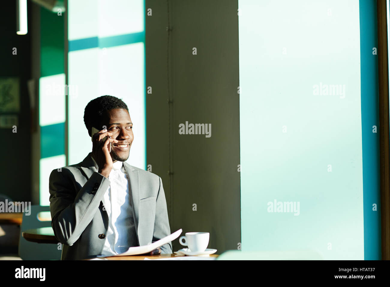 Salesman speaking client hi-res stock photography and images - Alamy