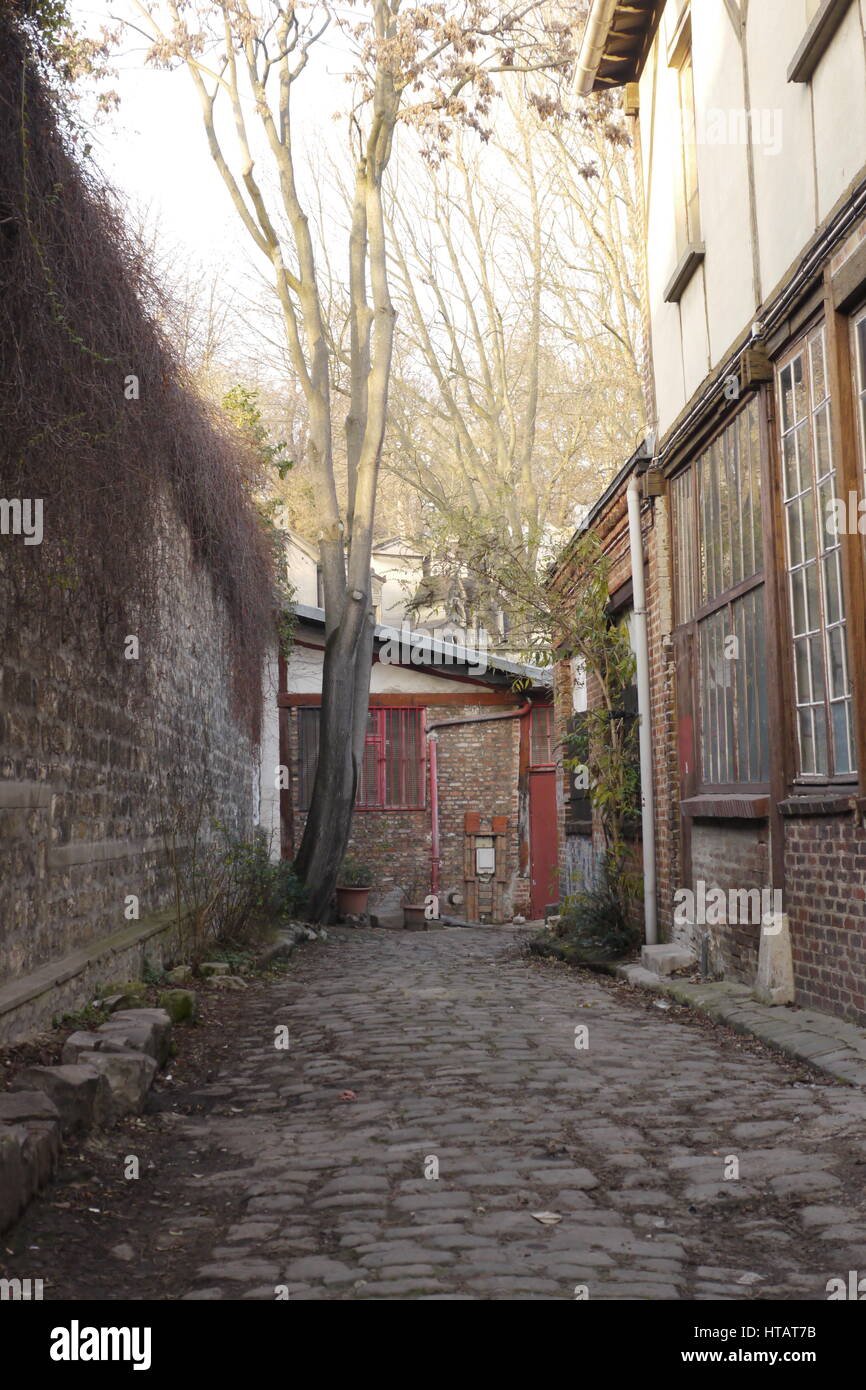 Paris side street Stock Photo - Alamy