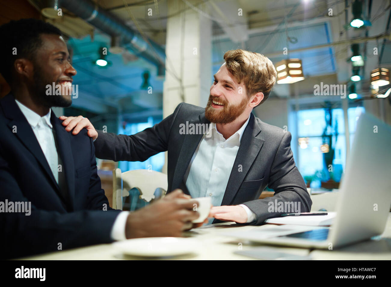 Two workers having conversation hi-res stock photography and images - Alamy