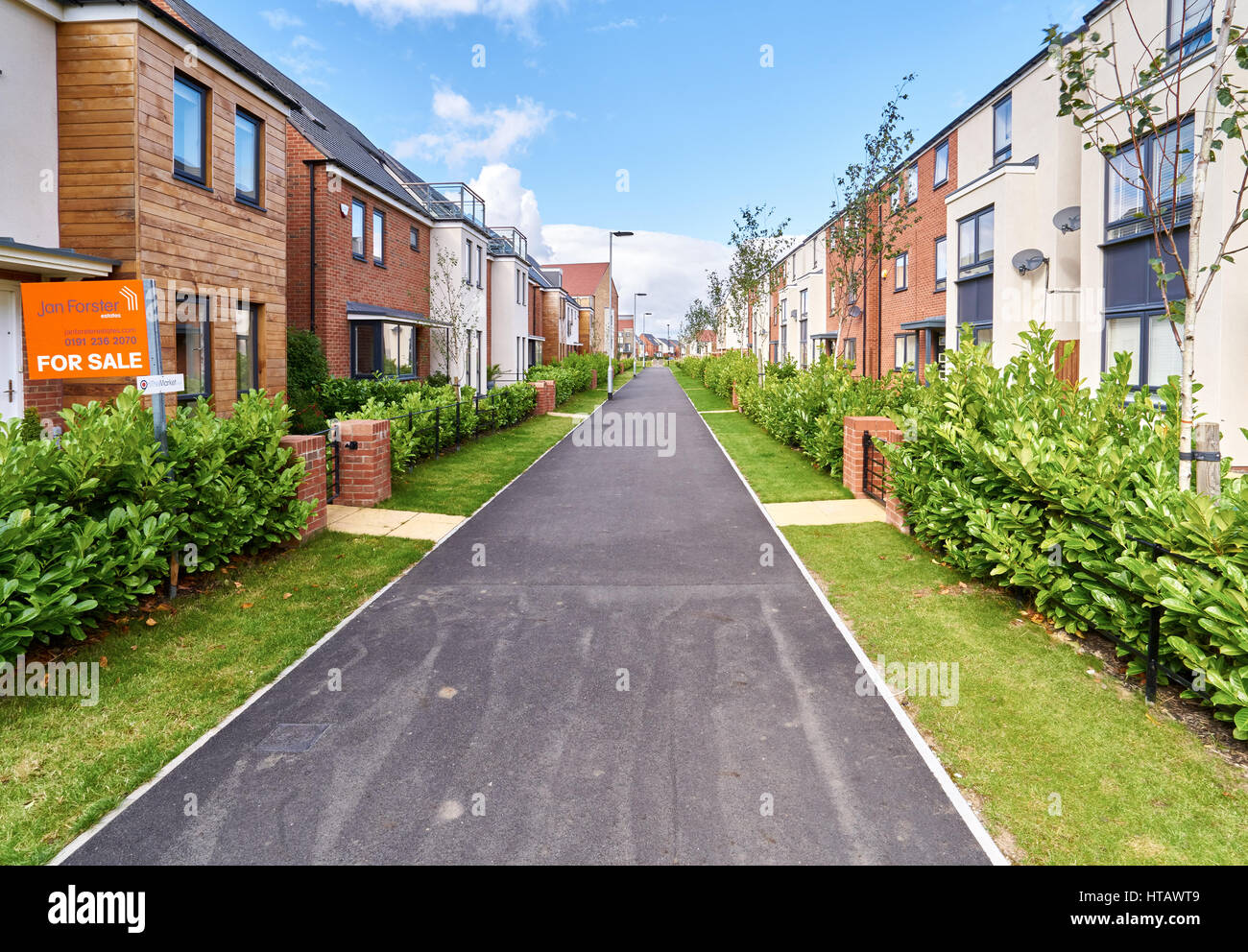 Modern Housing England Street Community Stock Photos & Modern Housing ...