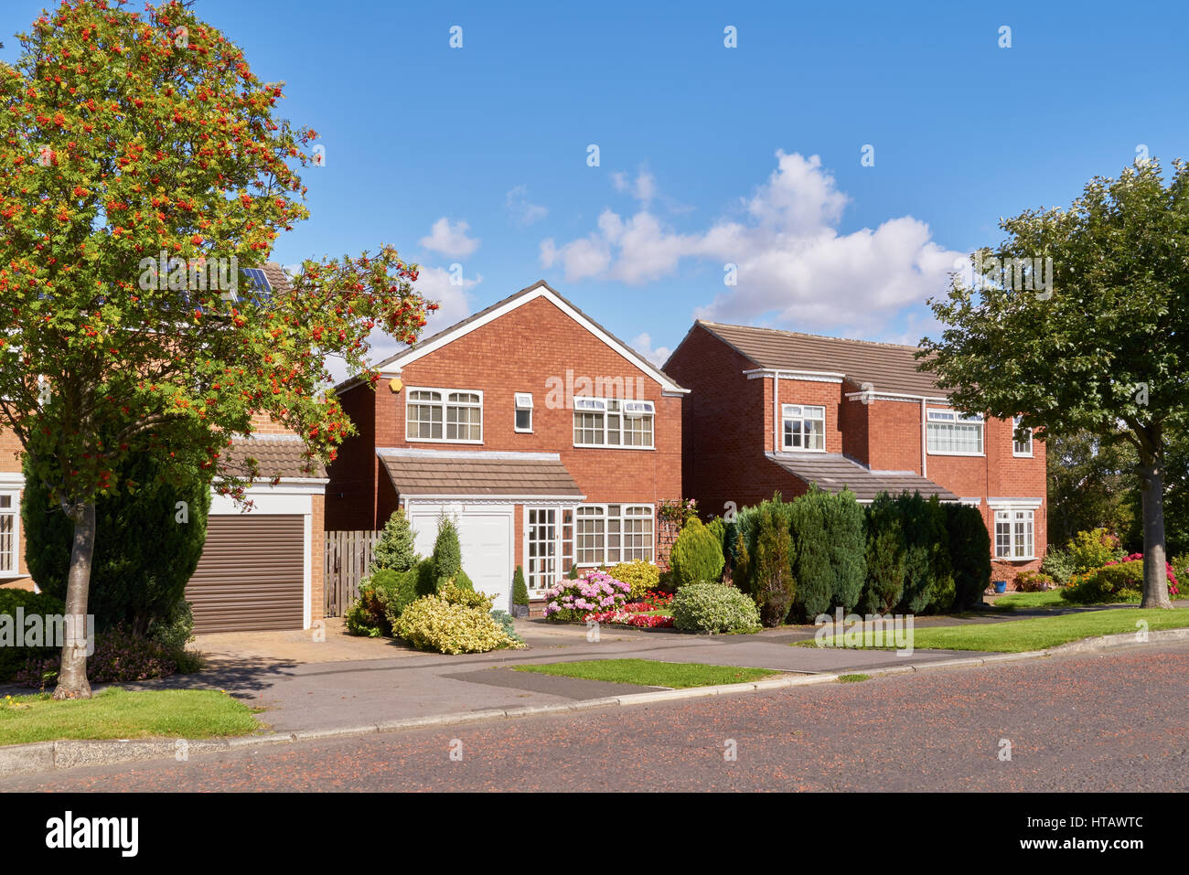 Modern housing england street community hi-res stock photography and ...