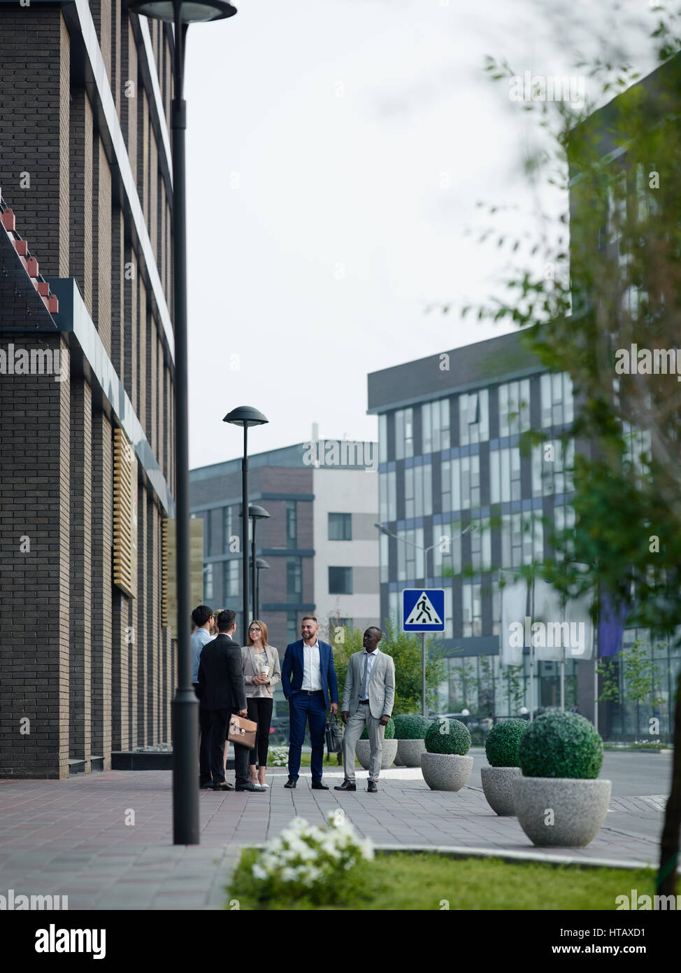 Team of managers having meeting outdoors Stock Photo - Alamy