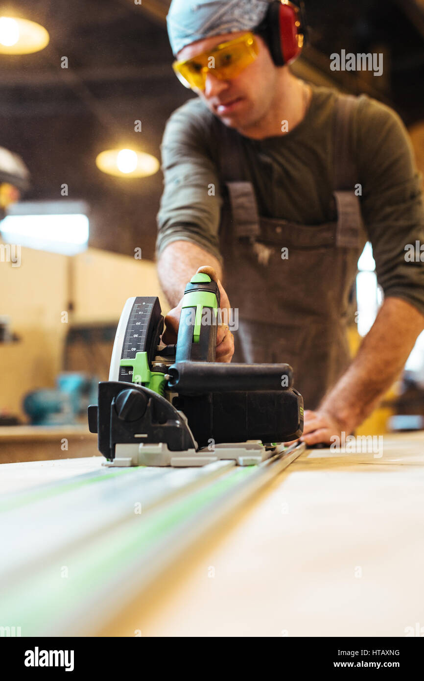 Scroll saw hi-res stock photography and images - Alamy