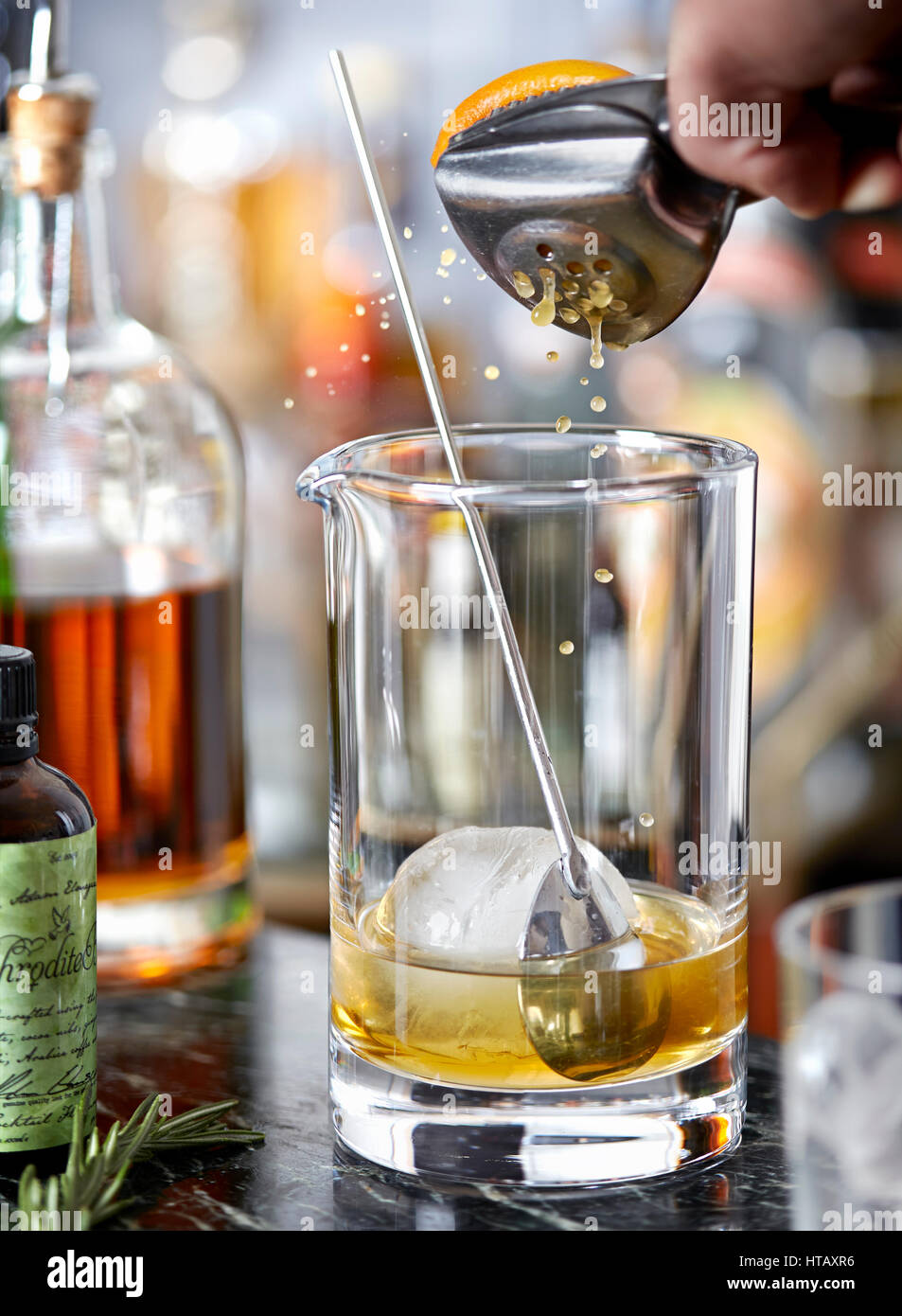Squeeze orange hi-res stock photography and images - Alamy