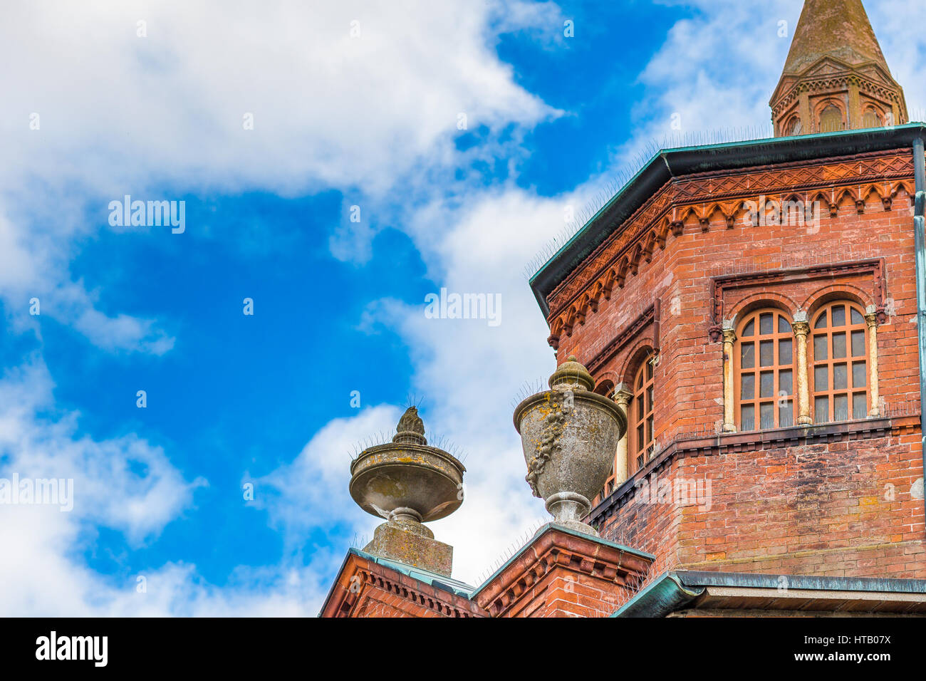 Italian renaissance palace with red bricks Stock Photo - Alamy