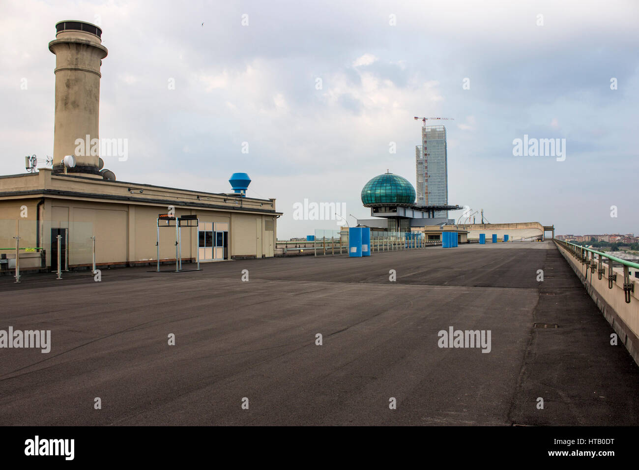 Fiat lingotto factory test track hi-res stock photography and images ...