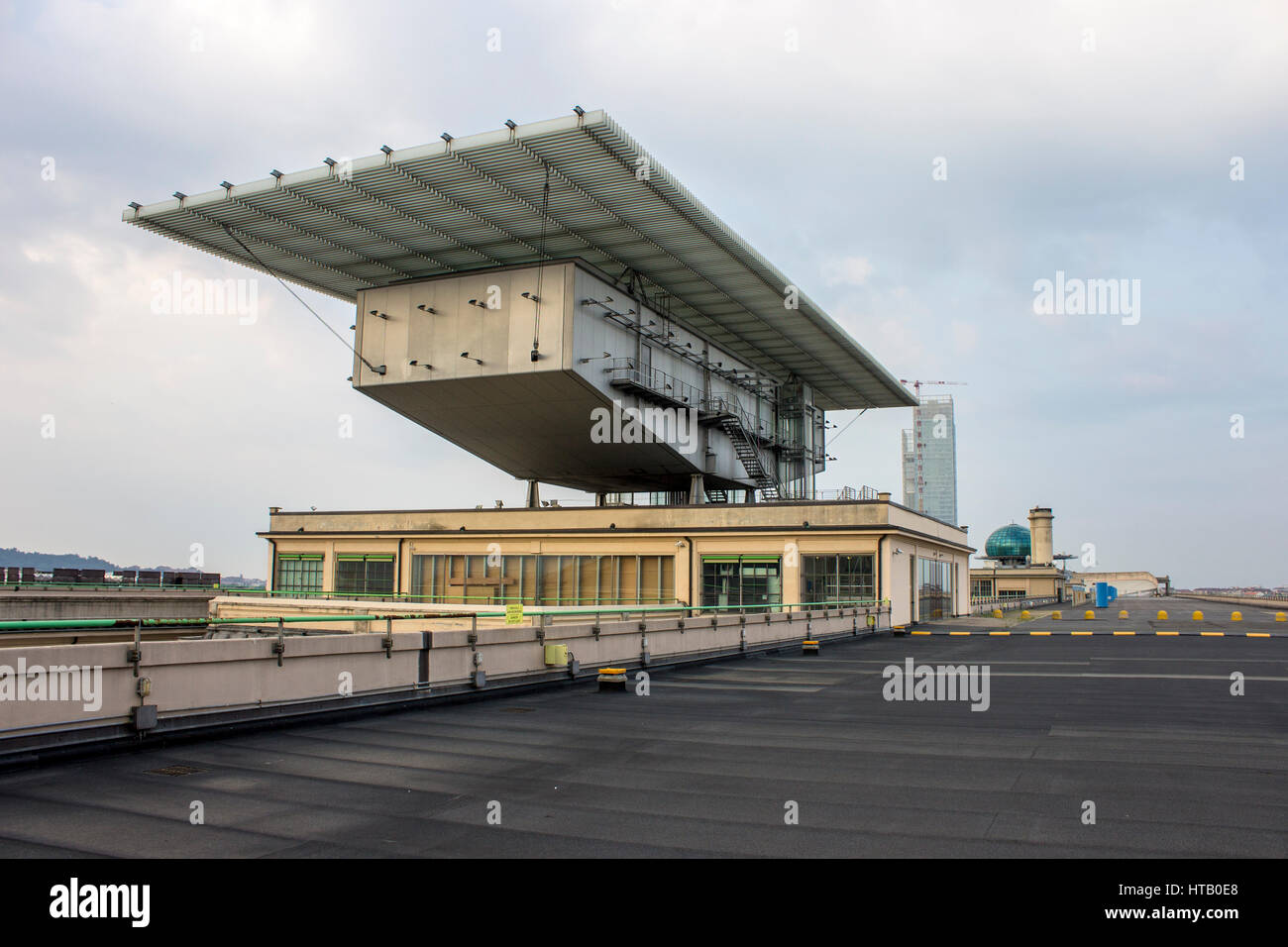 Factory rooftop hi-res stock photography and images - Alamy