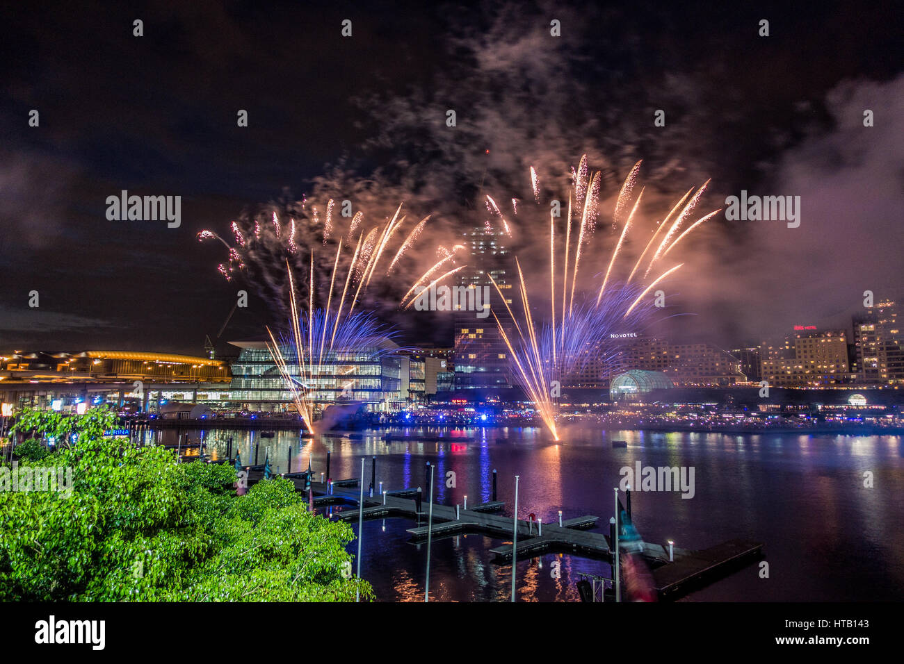 Sydney fireworks hi-res stock photography and images - Alamy