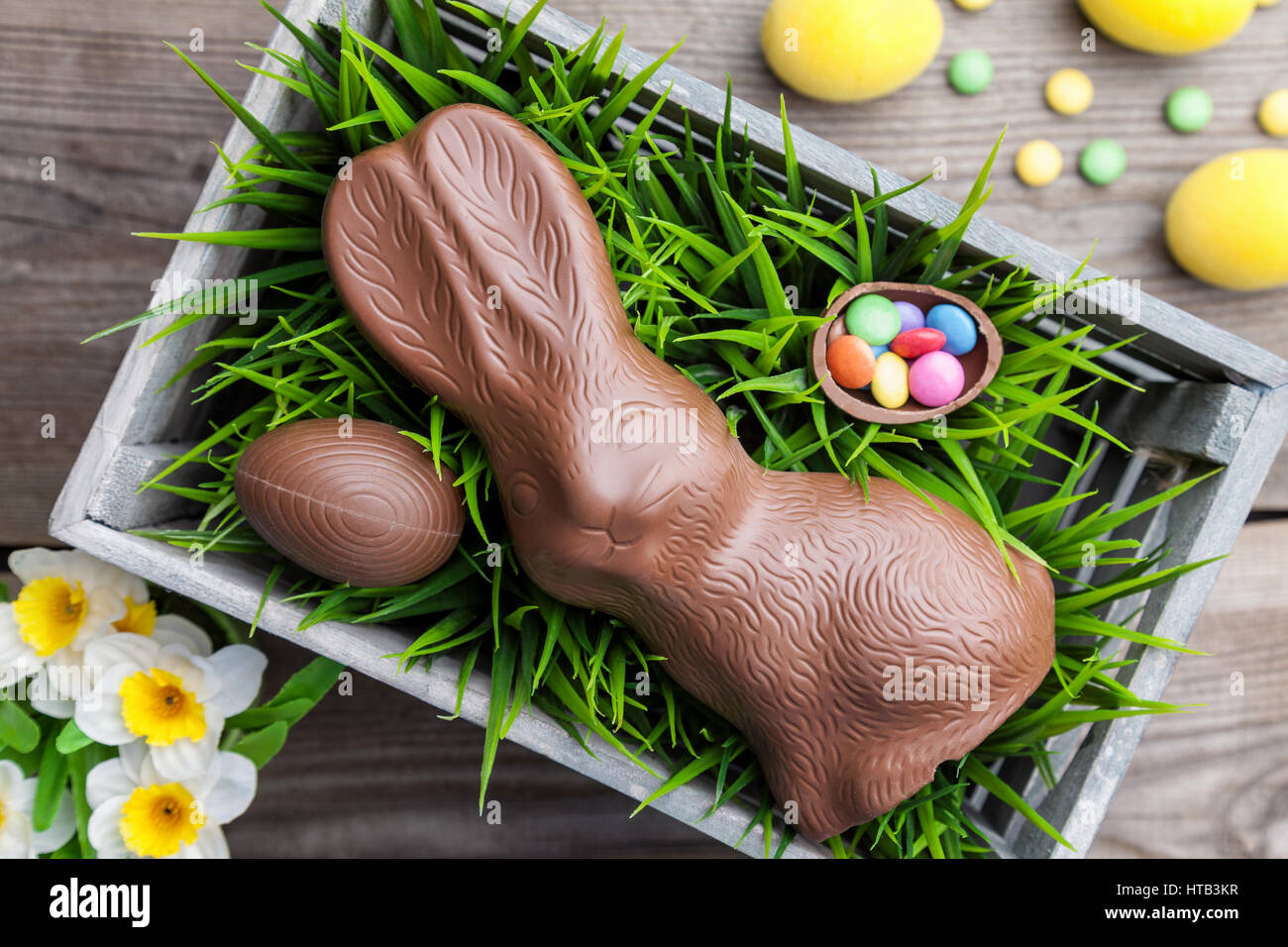Traditional Easter decoration background with flowers, Easter bunnies ...