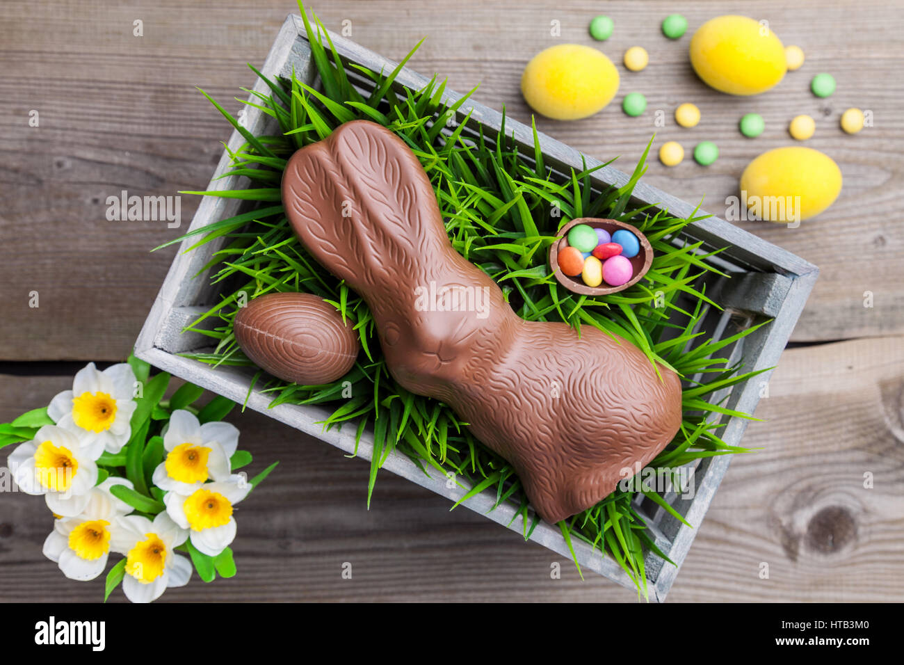 Traditional Easter decoration background with flowers, Easter bunnies ...