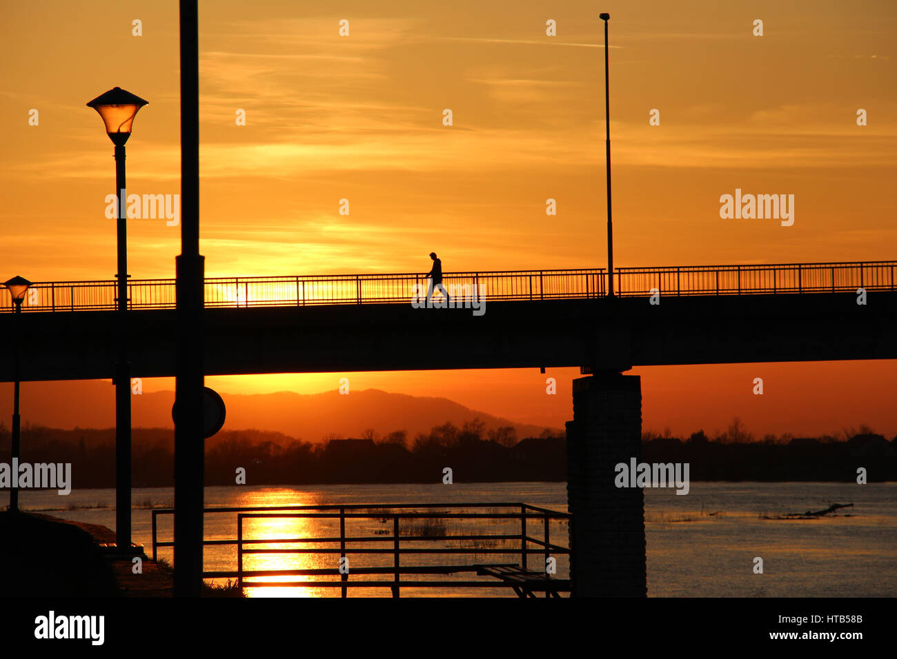 Sunlight bridge hi-res stock photography and images - Alamy