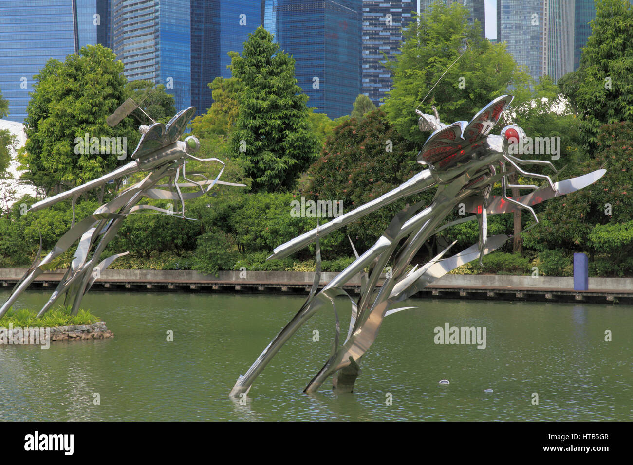 Singapore, Gardens by the Bay, Dragonfly Lake, skyline Stock Photo - Alamy