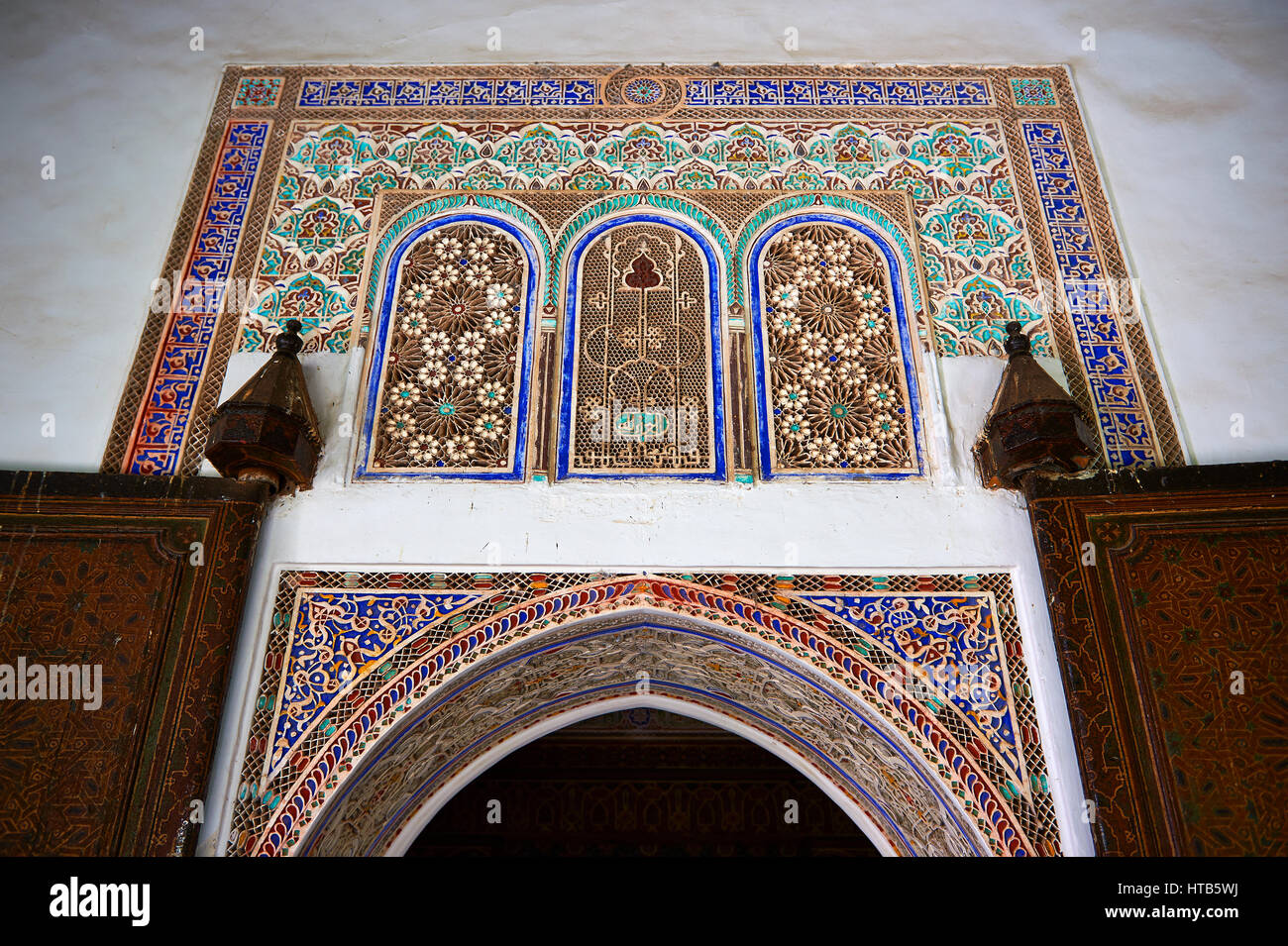 The arabesque mocarabe plasterwork hi-res stock photography and images ...