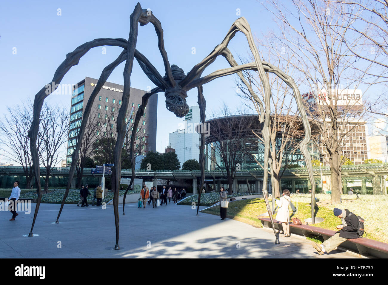 Maman spider sculpture hi-res stock photography and images - Alamy