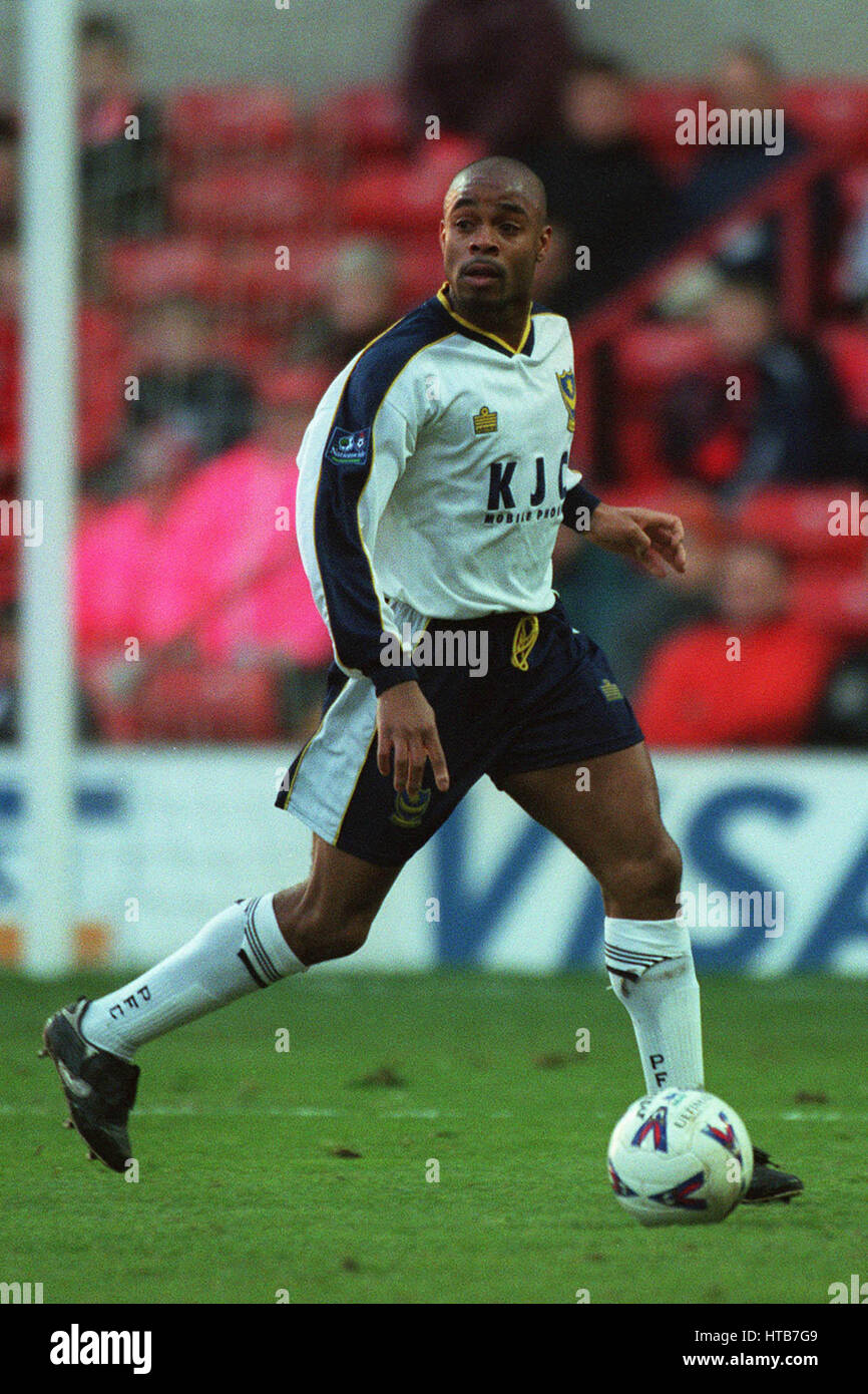 FITZROY SIMPSON PORTSMOUTH FC 02 January 1999 Stock Photo - Alamy