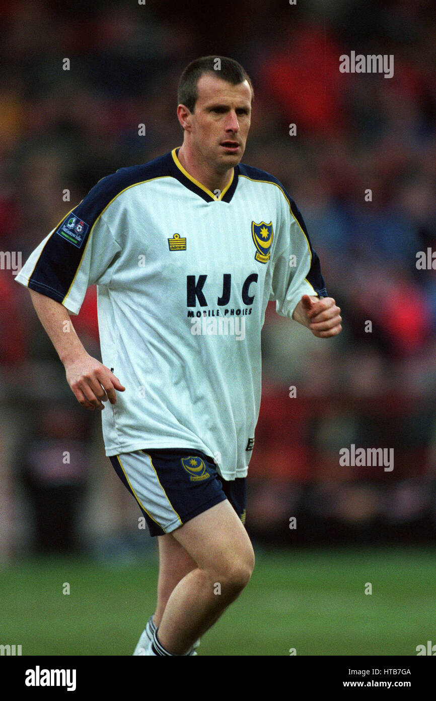 STEVE CLARIDGE PORTSMOUTH FC 02 January 1999 Stock Photo - Alamy