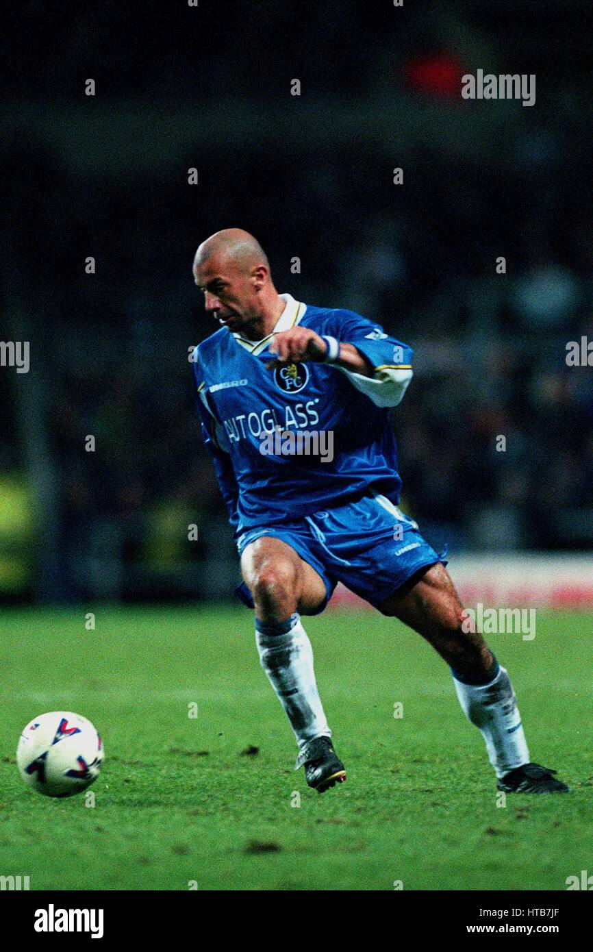 GIANLUCA VIALLI CHELSEA PLAYER-MANAGER 09 January 1999 Stock Photo - Alamy