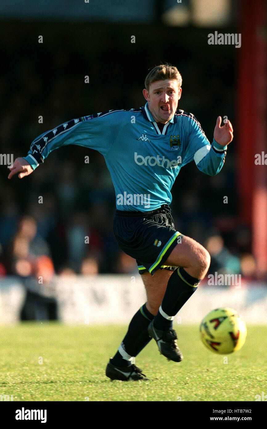 JAMIE POLLOCK MANCHESTER CITY FC 09 January 1999 Stock Photo - Alamy