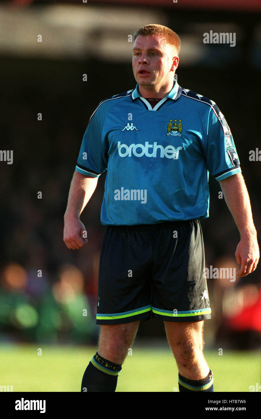 Manchester city fc 1999 hi-res stock photography and images - Alamy
