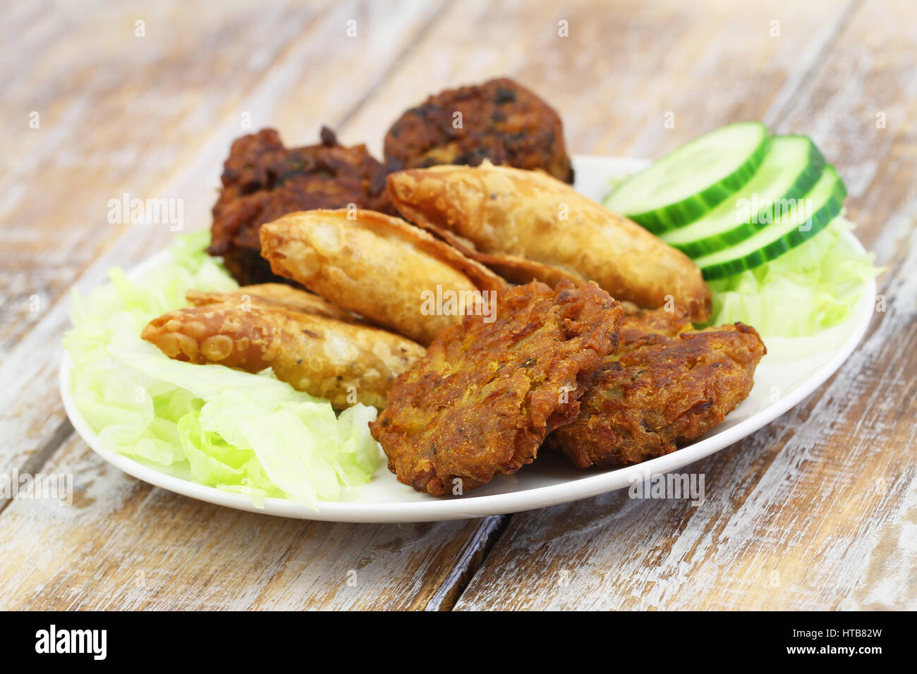 Deep fried indian pakoras appetizers hi-res stock photography and ...