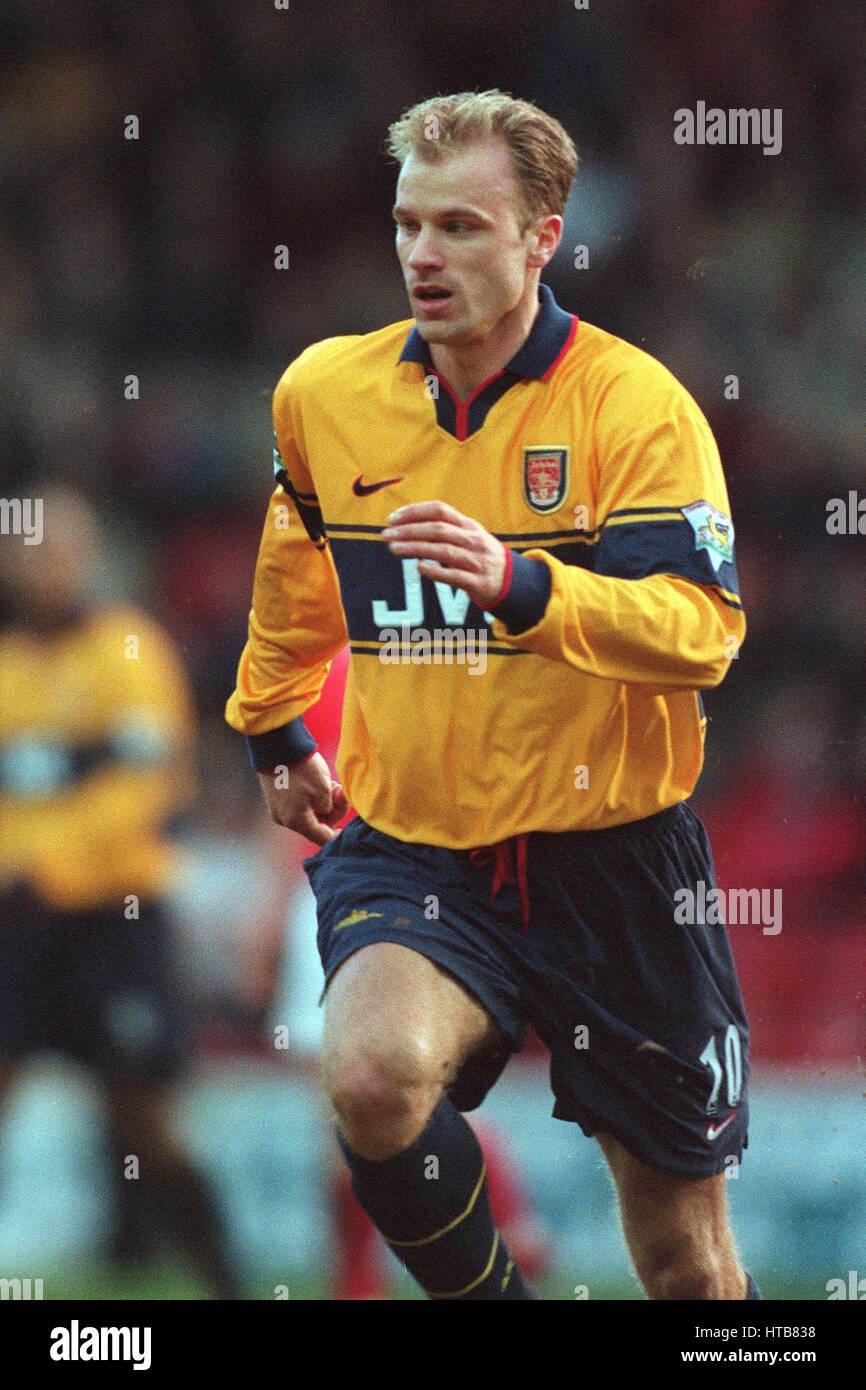 DENNIS BERGKAMP ARSENAL FC 18 January 1999 Stock Photo - Alamy
