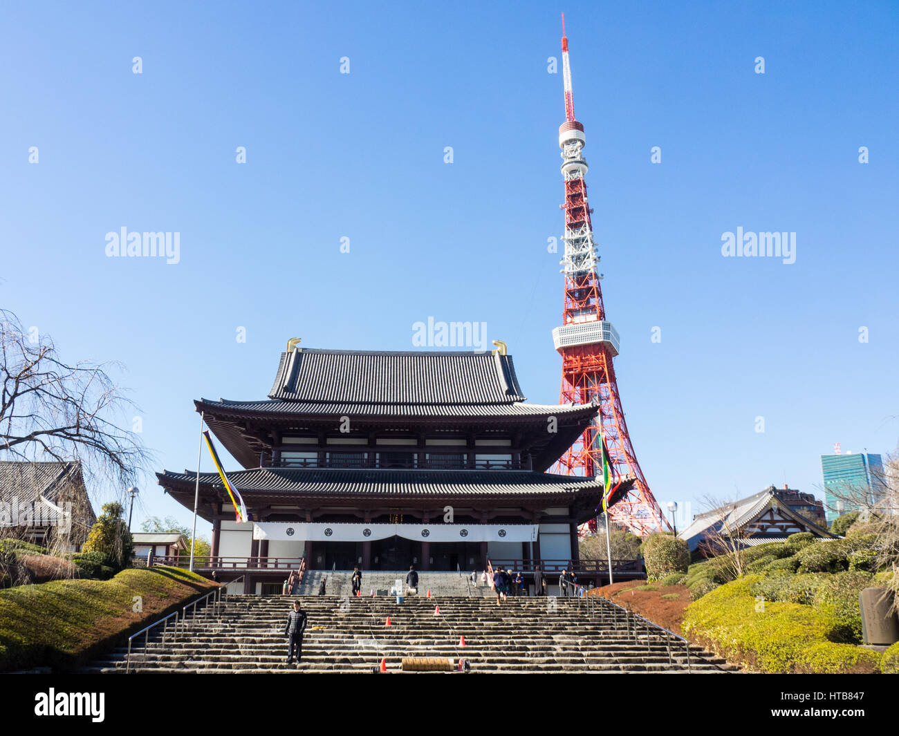 The main hall of the Zōjō-ji Temple, and the Tokyo Tower in the ...