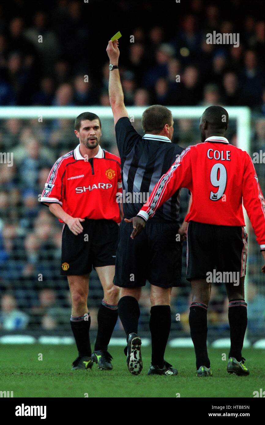 Football referee steve dunn hi-res stock photography and images - Alamy