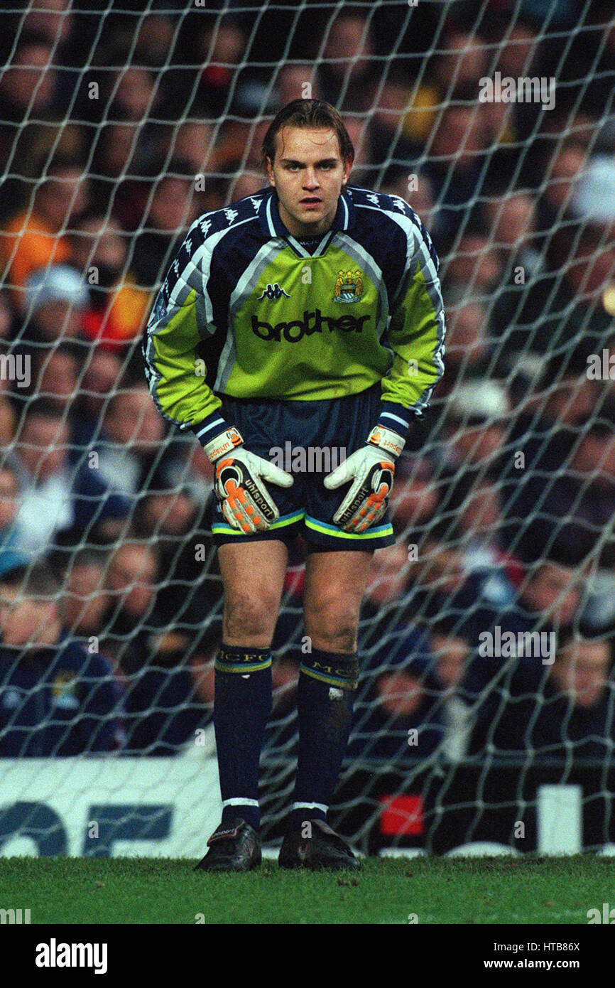 NICKY WEAVER MANCHESTER CITY FC 16 January 1999 Stock Photo - Alamy