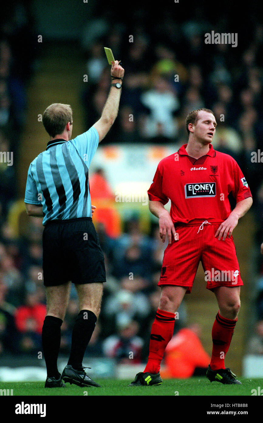 REFEREE RILEY BOOKS HARTSON TOTTENHAM V WIMBLEDON 16 January 1999 Stock ...