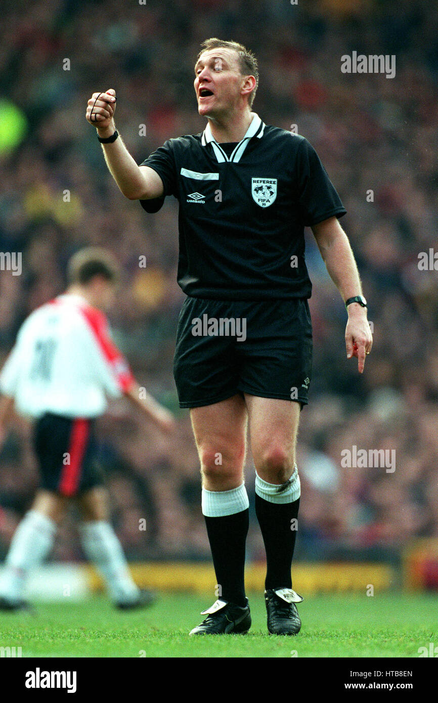 GRAHAM POLL PREMIER LEAGUE REFEREE 24 January 1999 Stock Photo - Alamy