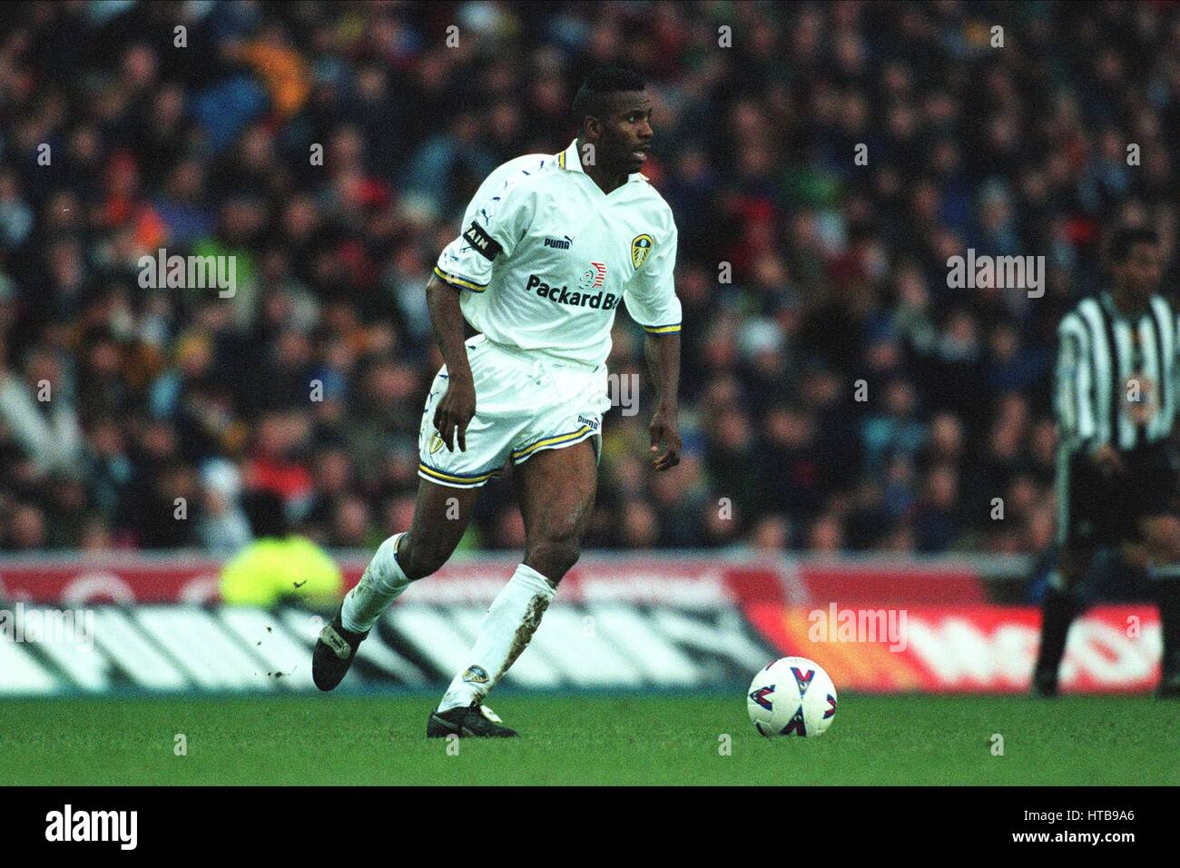 LUCAS RADEBE LEEDS UNITED FC 06 February 1999 Stock Photo - Alamy
