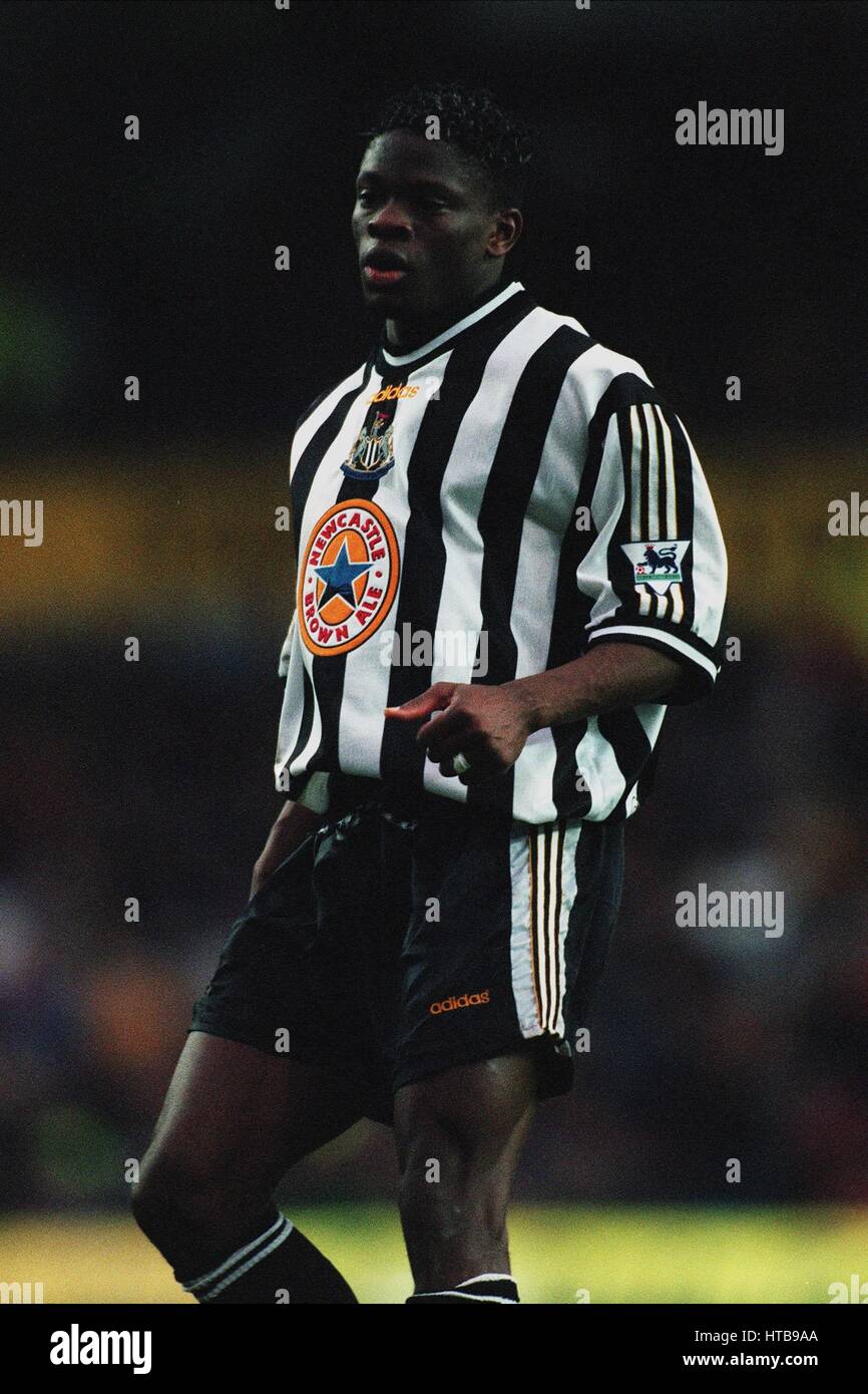 LOUIS SAHA NEWCASTLE UNITED FC 06 February 1999 Stock Photo - Alamy