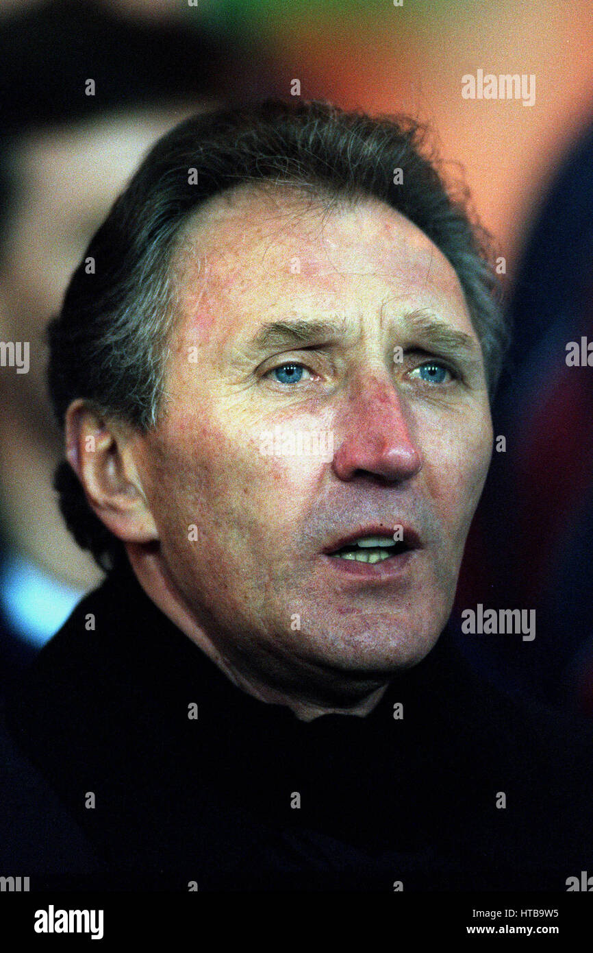 HOWARD WILKINSON ENGLAND COACH 10 February 1999 Stock Photo - Alamy