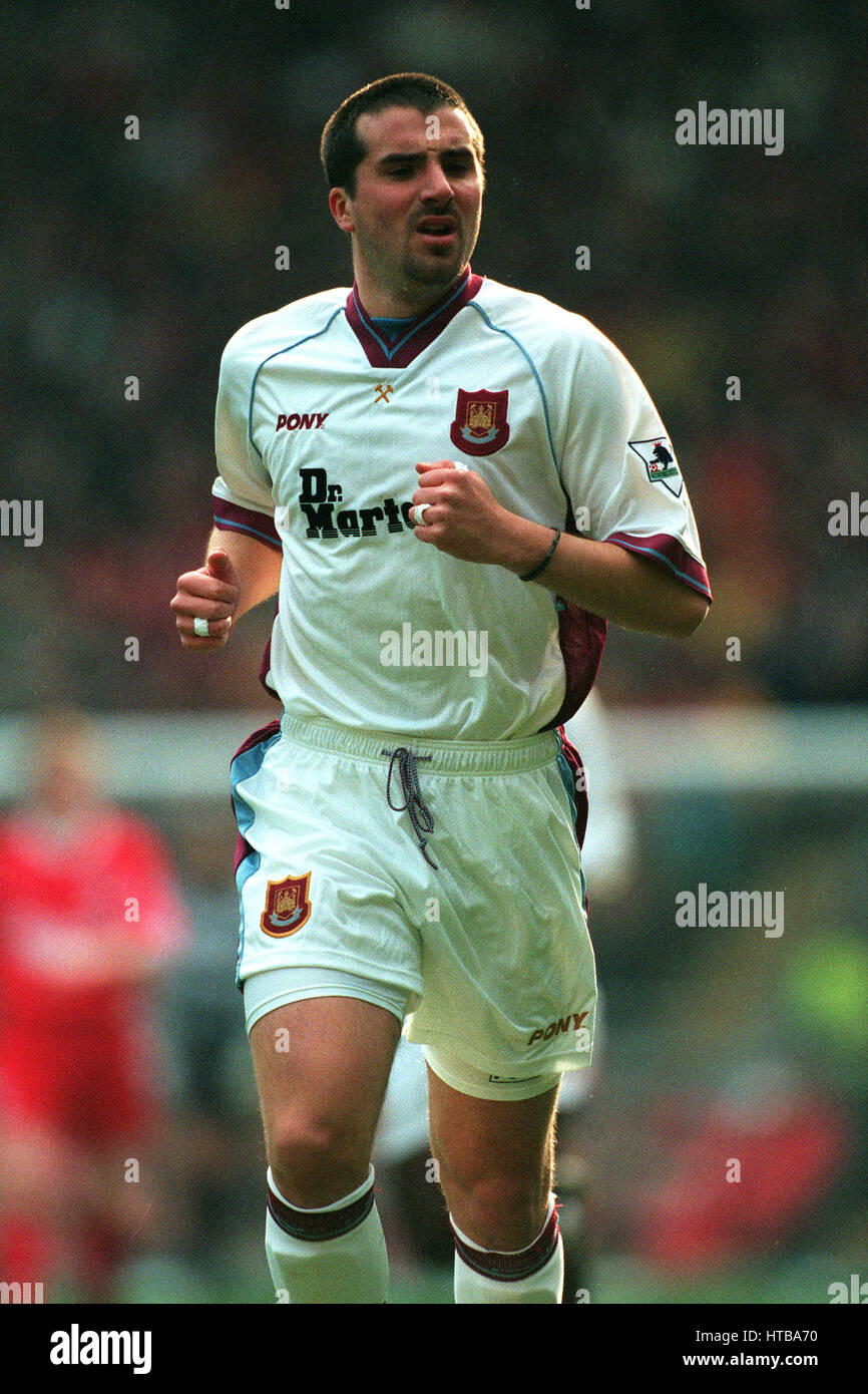 Pearce west ham hi-res stock photography and images - Alamy