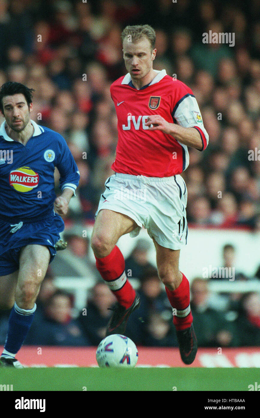 Bergkamp arsenal 1999 hi-res stock photography and images - Alamy