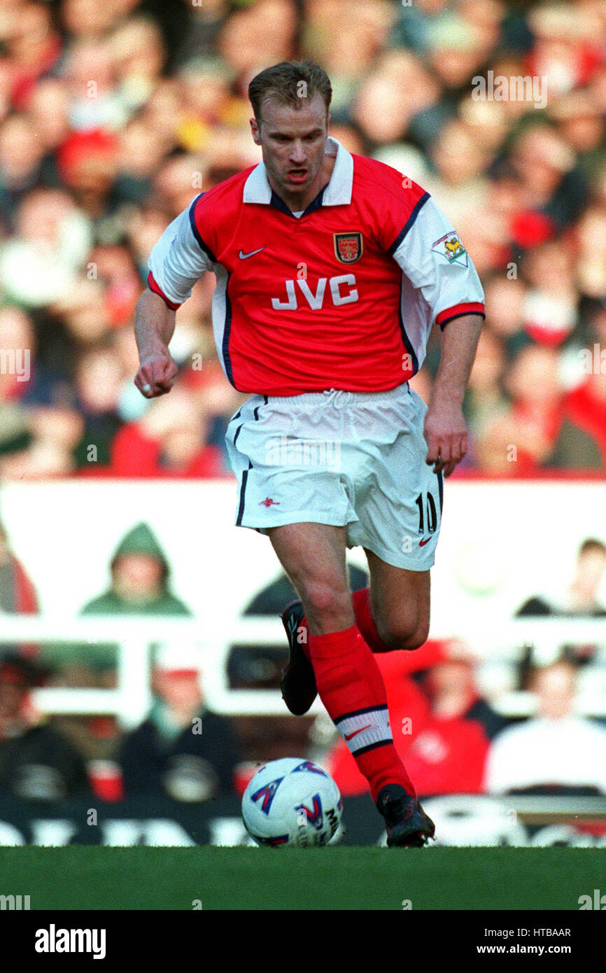 Dennis bergkamp arsenal fc 22 hi-res stock photography and images - Alamy