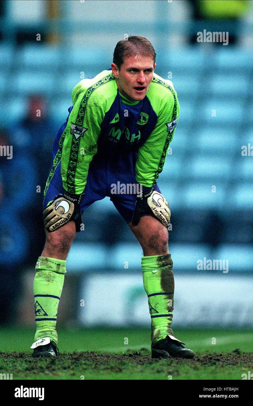 SIMON ROYCE CHARLTON ATHLETIC FC 27 February 1999 Stock Photo - Alamy