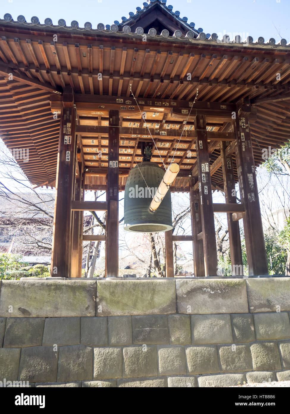 Daibonsho, Big Bell, at Zōjō-ji Temple, Minato, Tokyo Stock Photo - Alamy