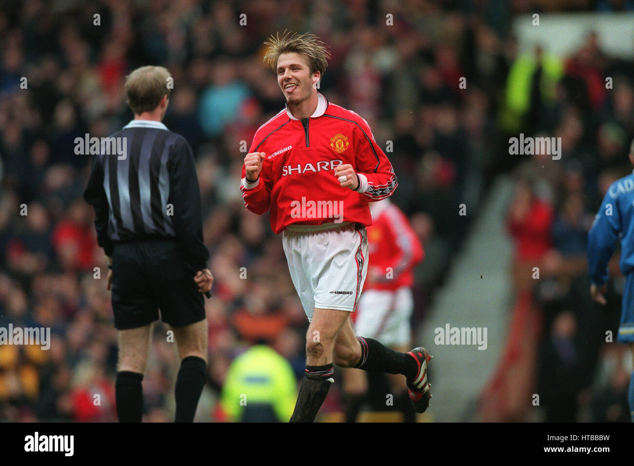 DAVID BECKHAM CELEBRATES MANCHESTER UNITED FC 22 March 1999 Stock Photo ...