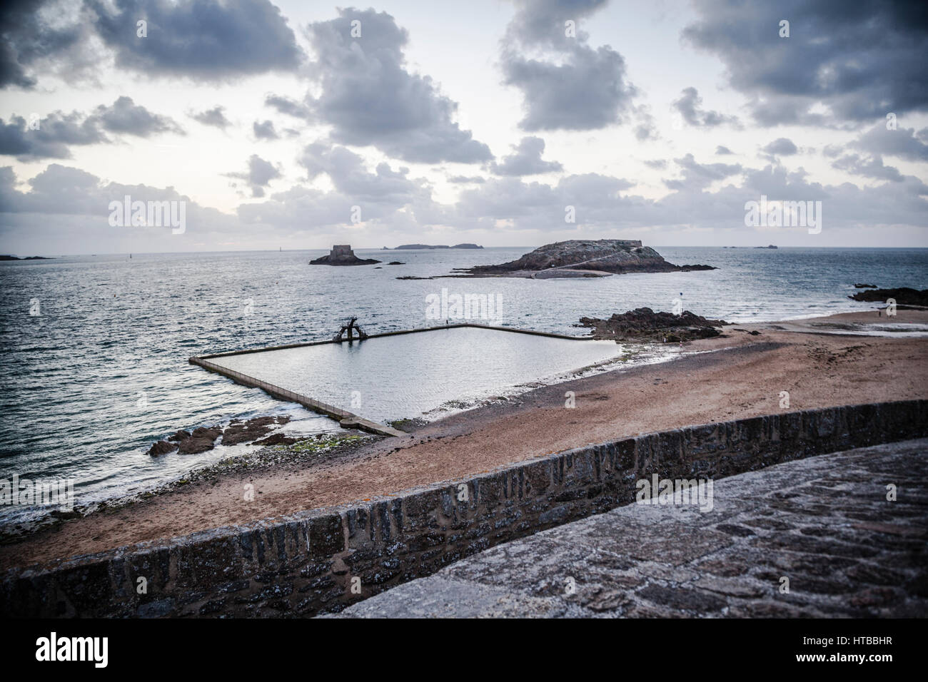 Marine swimming pool from Sain-Malo, France Stock Photo - Alamy