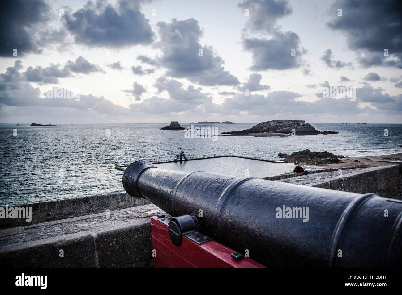Saint malo tidal swimming pool hi-res stock photography and images - Alamy