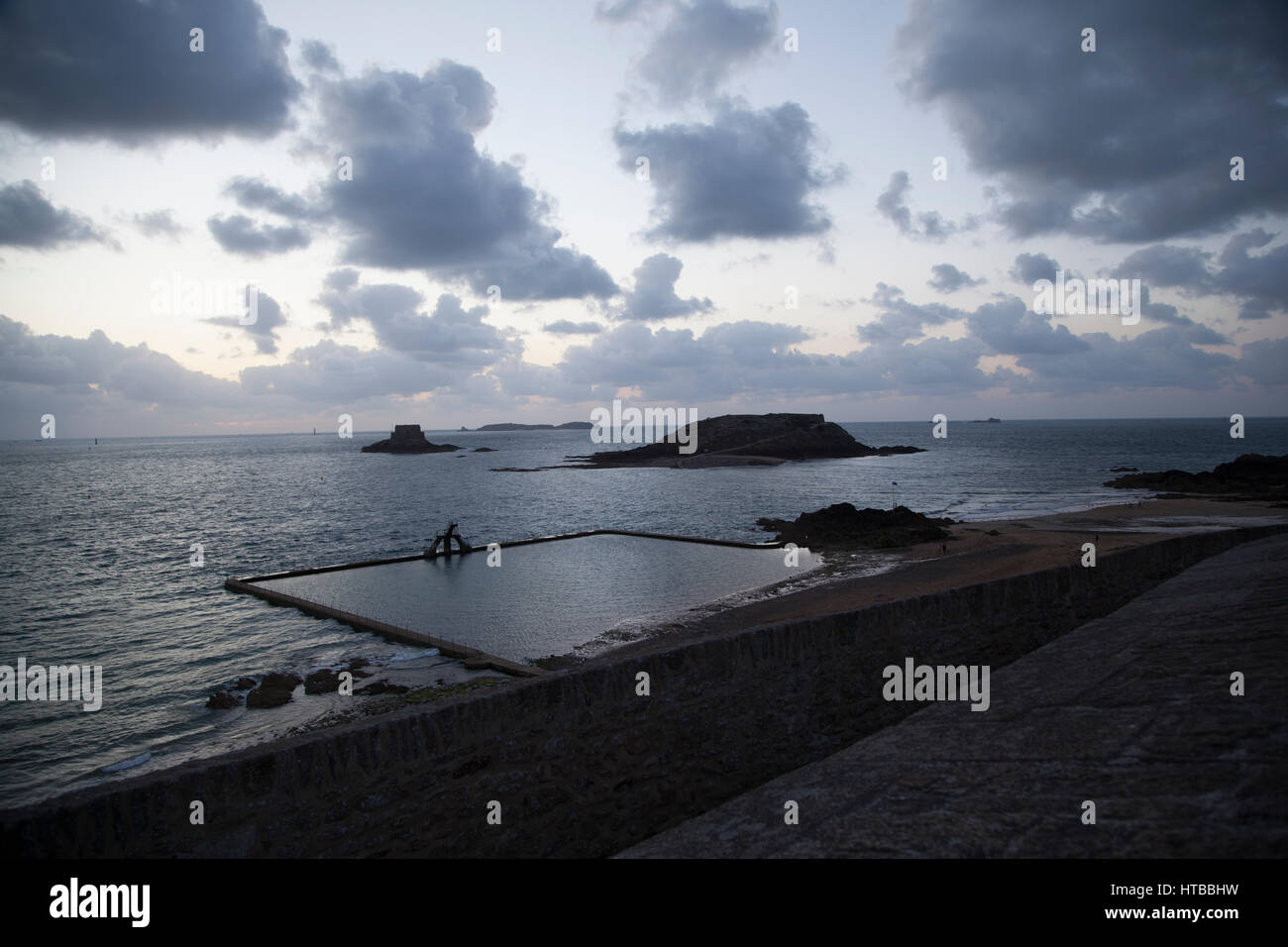 Marine swimming pool from Sain-Malo, France Stock Photo - Alamy