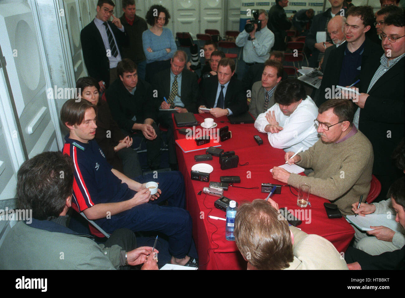 IAN WALKER PRESS CONFERENCE ENGLAND TRAINING 23 March 1999 Stock Photo ...