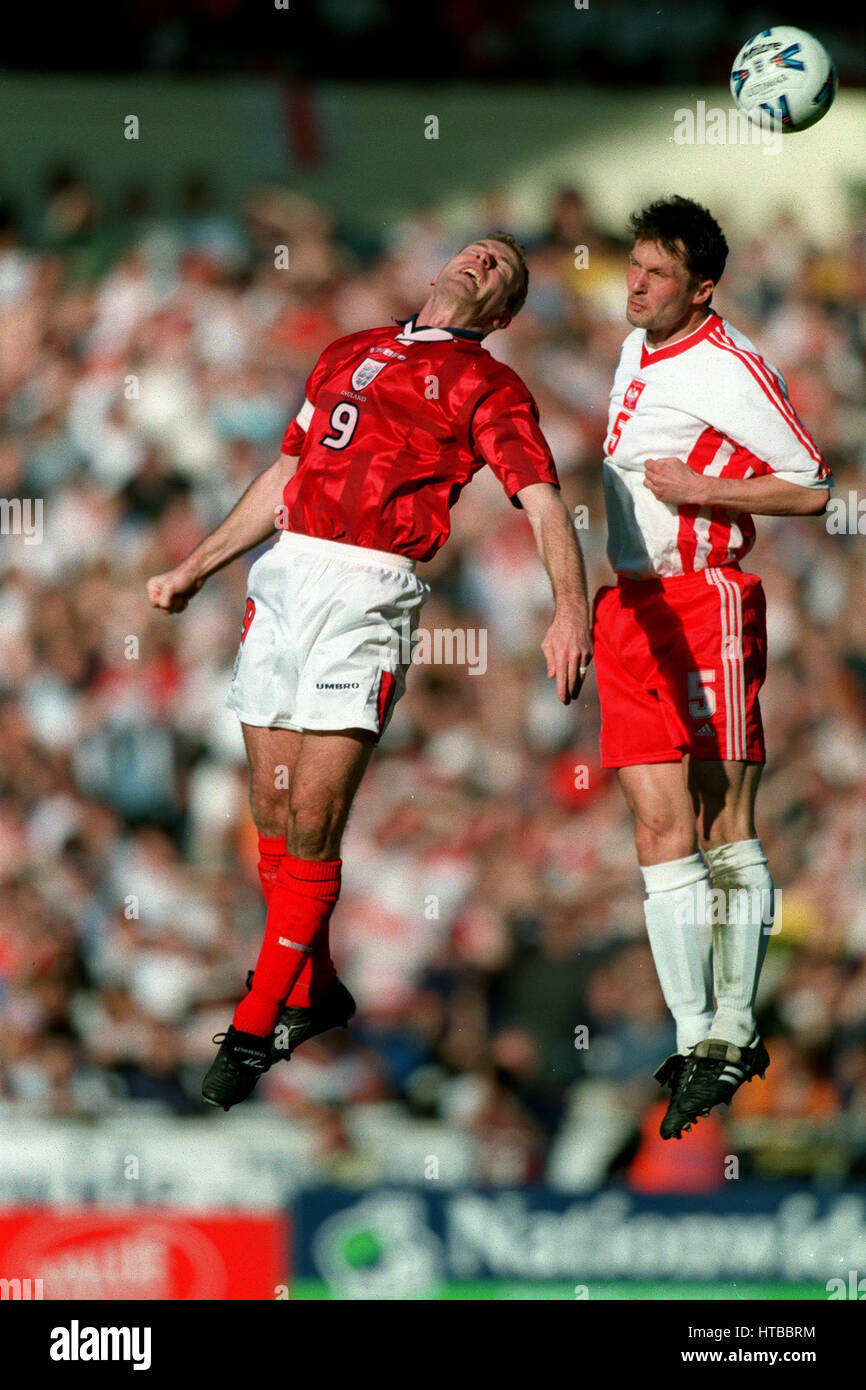 ALAN SHEARER JACEK ZIELINSKI ENGLAND V POLAND 29 March 1999 Stock Photo ...