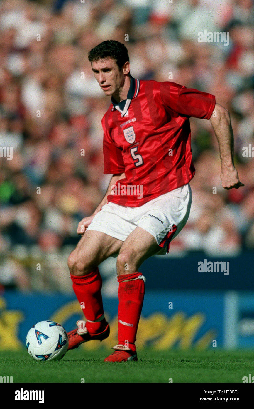 MARTIN KEOWN ENGLAND & ARSENAL FC 29 March 1999 Stock Photo - Alamy