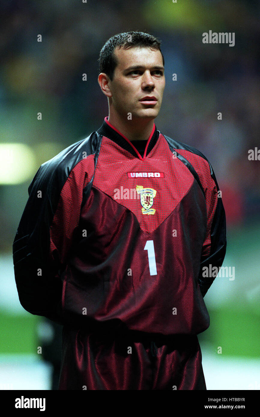 NEIL SULLIVAN SCOTLAND & WIMBLEDON FC 01 April 1999 Stock Photo - Alamy