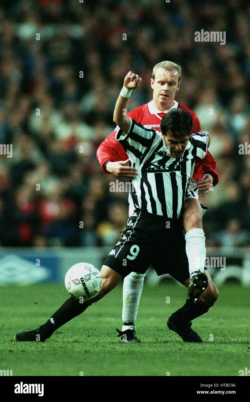 Manchester united henning berg hi-res stock photography and images - Alamy