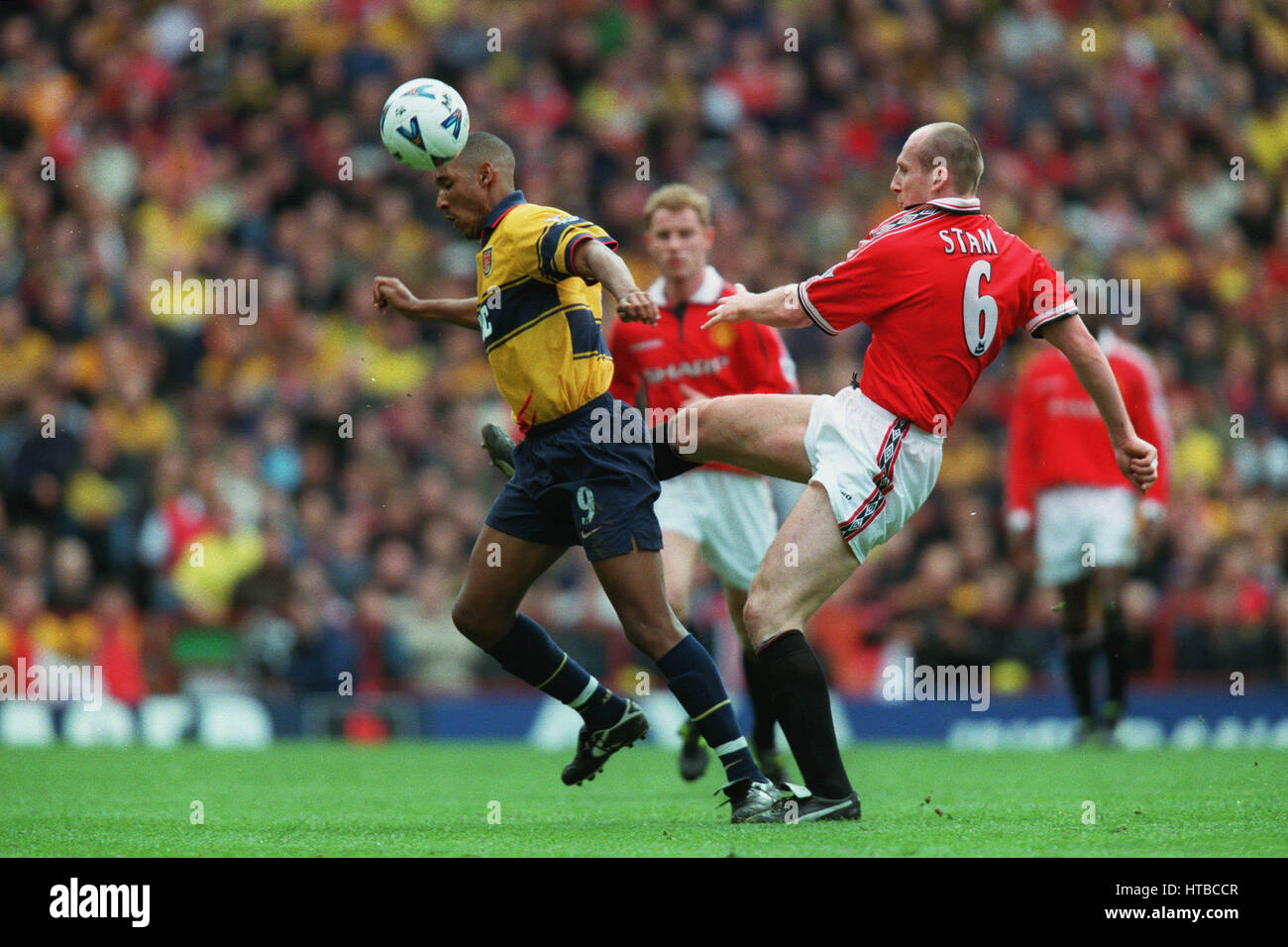 JAAP STAM & NICOLAS ANELKA ARSENAL V MANCHESTER UNITED 11 April 1999 ...