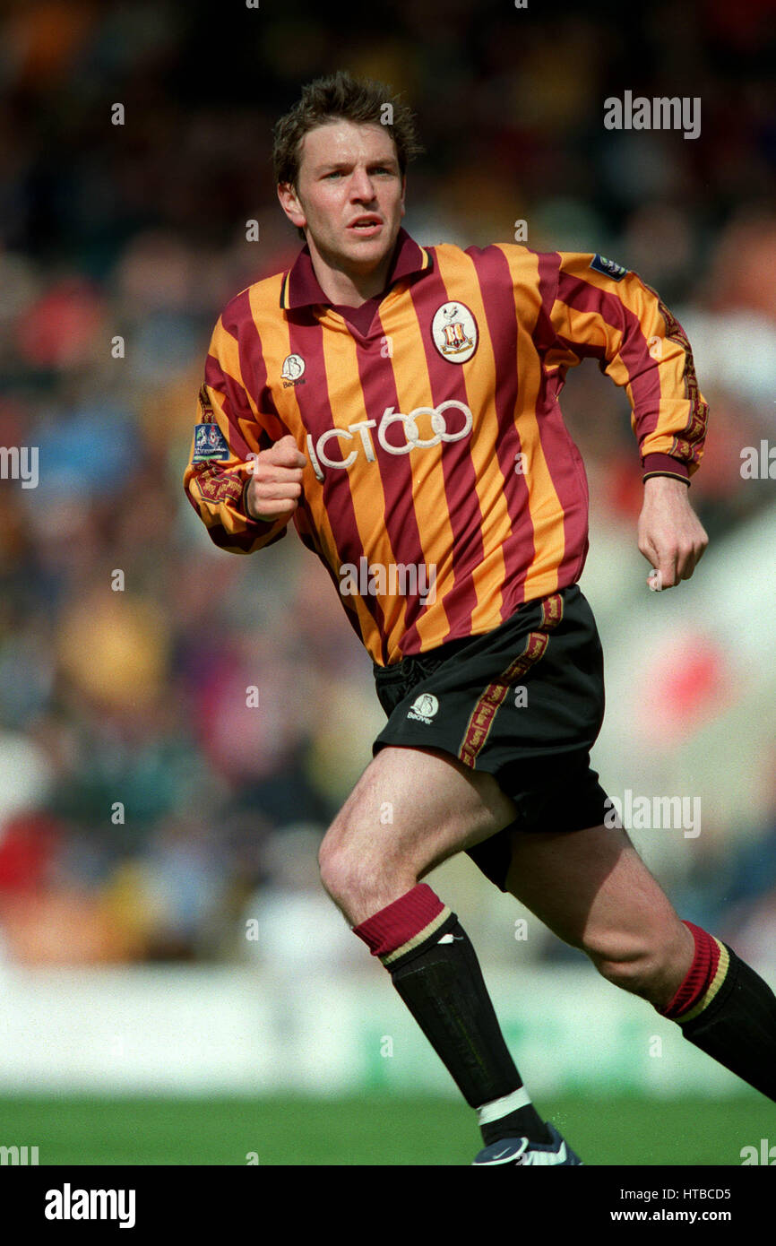 LEE SHARPE BRADFORD CITY FC 11 April 1999 Stock Photo - Alamy