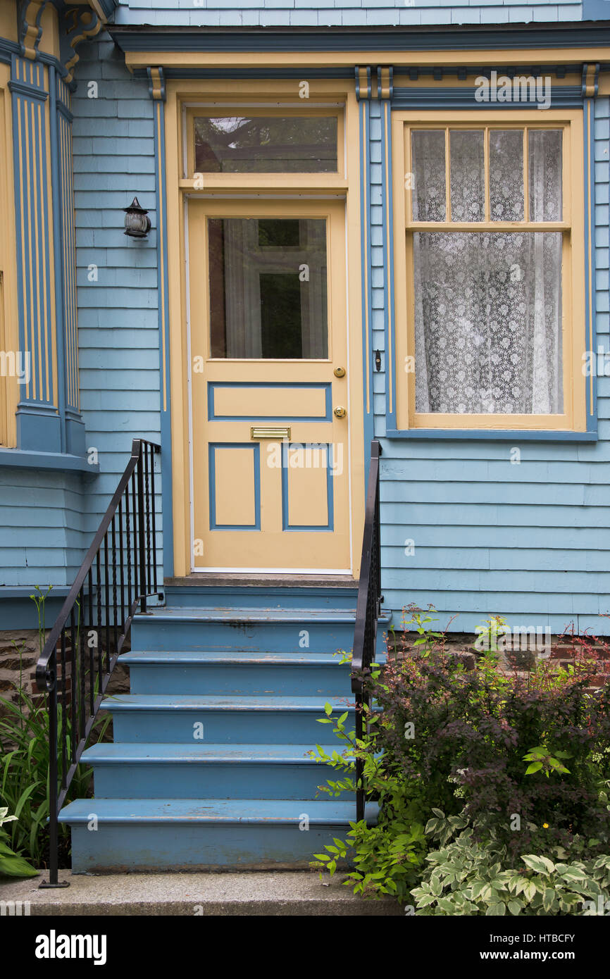 Front porch america hi-res stock photography and images - Alamy